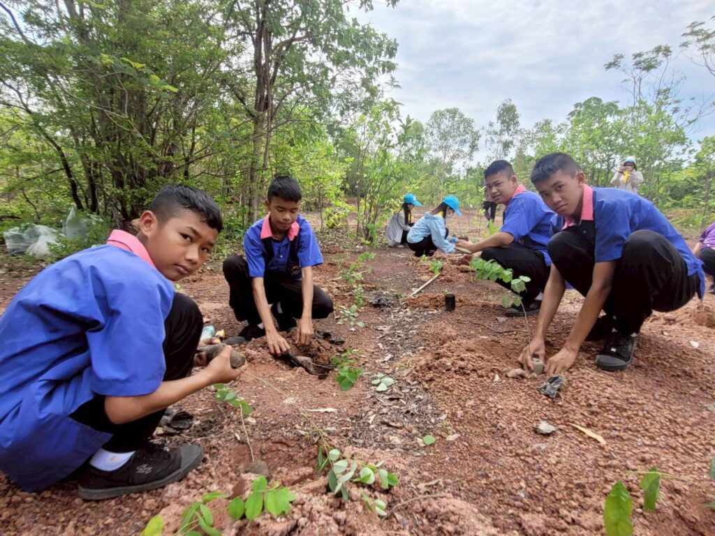 ILC ปลูกต้นไม้ 20,000 ต้น ณ ป่าชุมชนบ้านน้ำปาด จ.พิษณุโลก ...